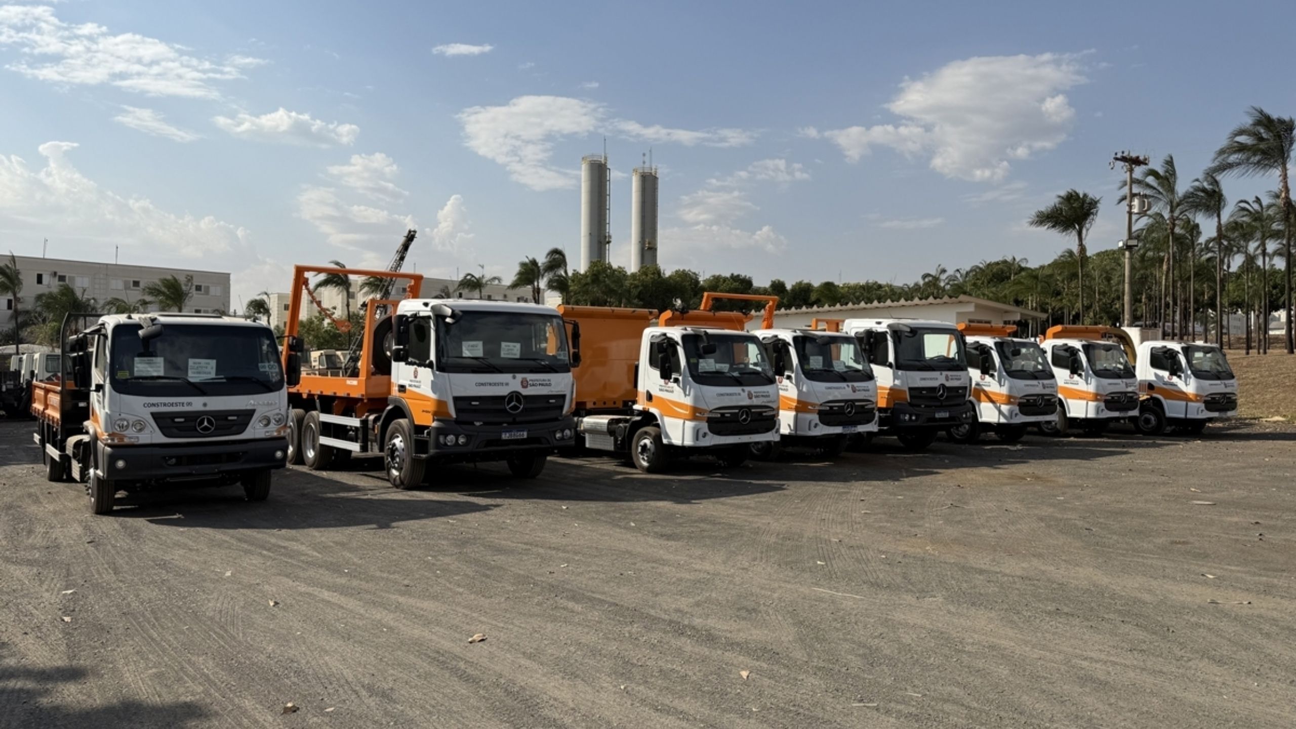 Rodobens e Mercedes-Benz entregam 114 caminhões à Constroeste em ...